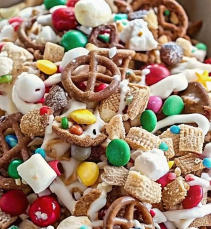 Elf Snack Mix - Sweet, Crunchy, and Fun! - Recipes & Tips